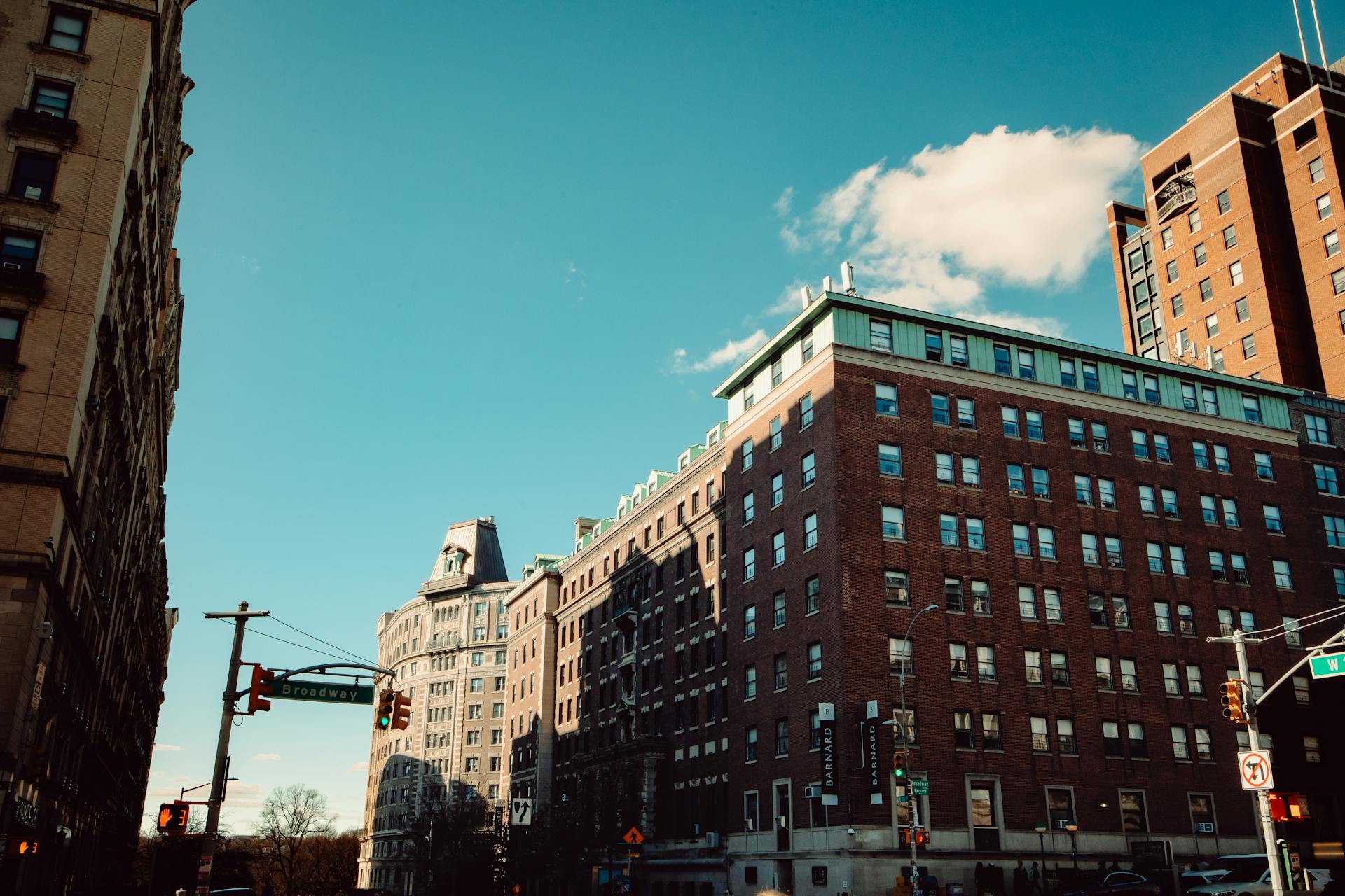 Division vs Subsidiary: What’s the Difference? (2025 Guide) | Commenda